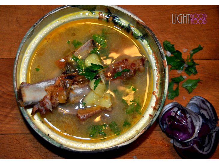 Ciorba cu oase afumate - Asa-mi vine cateodata - LaFloreasca.ro